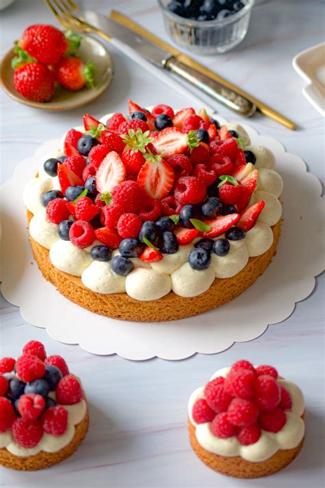 Tarte aux fruits rouges sur sablé breton Aux délices du palais