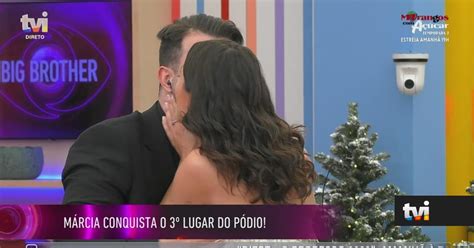 Viral Márcia Soares despede se de Francisco Monteiro um beijo