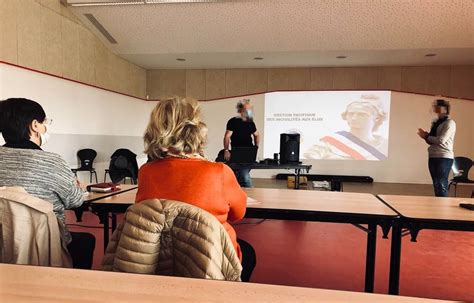 Comment des négociateurs de la gendarmerie sensibilisent les élus