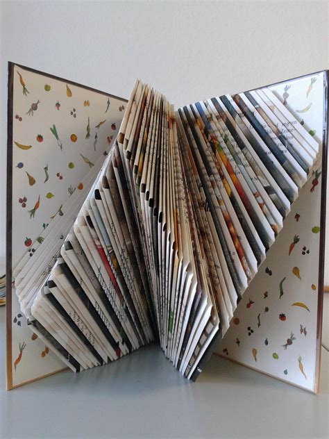 Aus Alt mach Neu Kunst des Bücher falten RAEMPEL