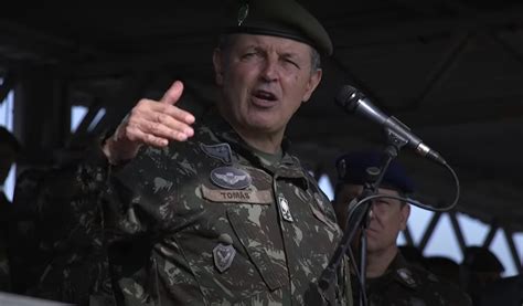 Lula demite comandante do Exército e nomeia general ligações