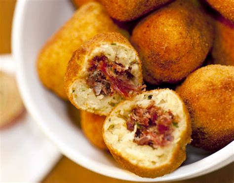 Receita De Bolinho De Aipim Carne Seca Em Salgados No Cozinhabrasileira