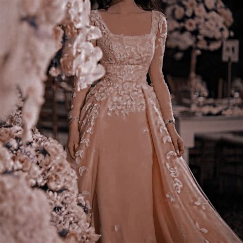 Pin Von Francieli Auf Lit A Court Of Thorns And Roses Altmodische