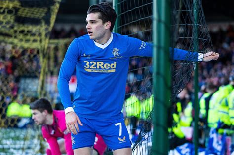 Ianis Hagi sfătuit de Adi Mutu să rămână la Rangers Atunci o să