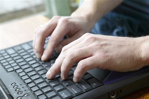Cómo se enciende un teclado retroiluminado En 5 Pasos Techlandia