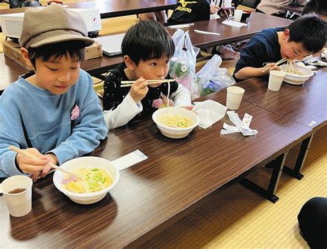 白山湊町ばあちゃん食堂 新小中生15人 うどんに笑顔北陸中日新聞Web