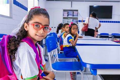 Estudantes da Rede Municipal de Ensino do Recife retornam às salas de