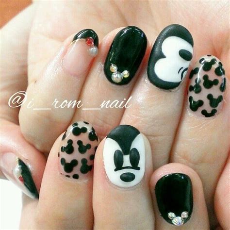 Creative Micky Mouse Nail Art Simple Black And White Disney Nail