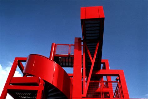 parc de la villette is the largest deconstructed building in the world