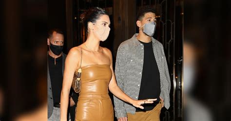 Is Kendall Jenner Married To Devin Booker See The Mirror Selfie