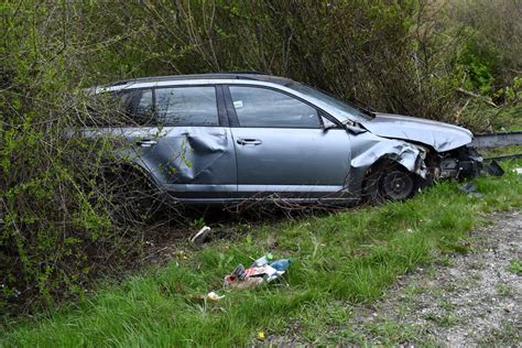 Unfall A38 Unfall auf der A38 Skoda überschlägt sich mehrmals