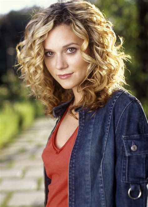 One Tree Hill S Hilarie Burton As Peyton Sawyer Curly Hair Styles