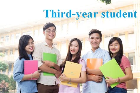 Sinh viên năm 3 trong tiếng Anh Định nghĩa ví dụ vuidulich vn