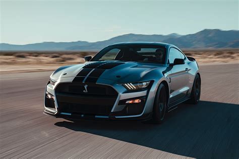 2020 Ford Mustang Shelby GT500 Roars Into Detroit With 700 HP Loads Of