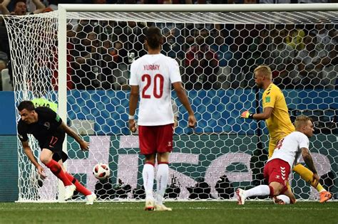 Confira as imagens da partida entre Croácia e Dinamarca O Dia