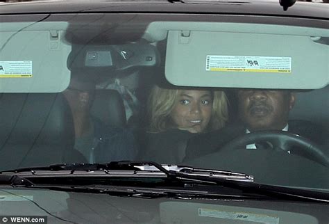 Amanda Bynes Brands Jay Z Ugly Face On Twitter Then Deletes The
