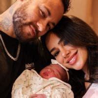Filha de Neymar e Bruna Biancardi faz 1 mês Fotos e detalhes do 1º
