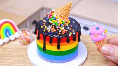 1000 Kue KitKat Pelangi Yang MenakjubkanDekorasi Kue Miniatur Pelangi
