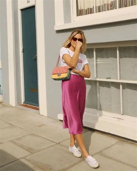 Falda Satinada Y Zapatillas Si Llueve Gbardina Fashion Me Now Uk