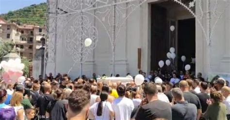 Bimba Di 8 Anni Morta Dopo Una Caduta L Ultimo Addio Bigodino