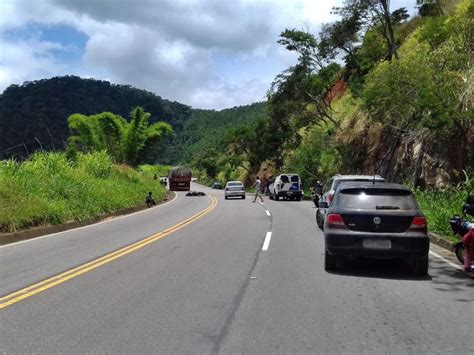Colis O Entre Moto E Caminh O Deixa Um Morto Na Es Em Afonso