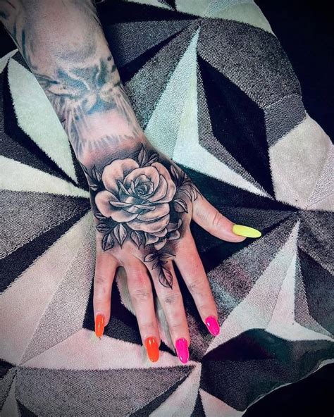 Discover Hand Tattoos For Females Latest In Cdgdbentre