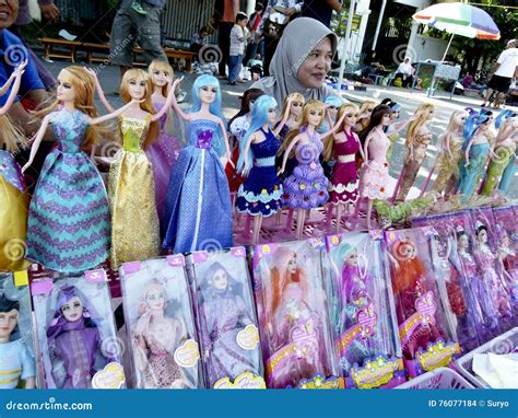 Muñecas de Barbie imagen de archivo editorial Imagen de venta 76077184