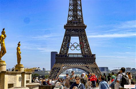 Album Photos Les anneaux olympiques installés sur la Tour Eiffel pour
