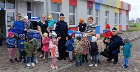 Wieluńscy policjanci spotkali się z dziećmi w żłobku i przedszkolu nr 1