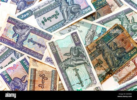 Billete de moneda de myanmar fotografías e imágenes de alta resolución