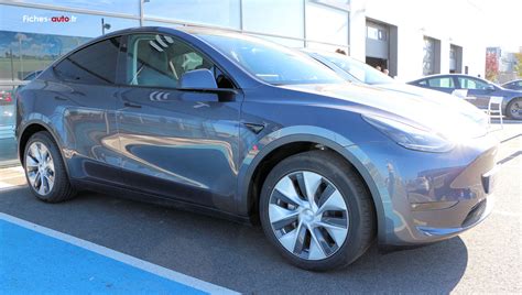 Avis Tesla Model Y Propulsion Electrique 299 ch Modèle 2023 blanche