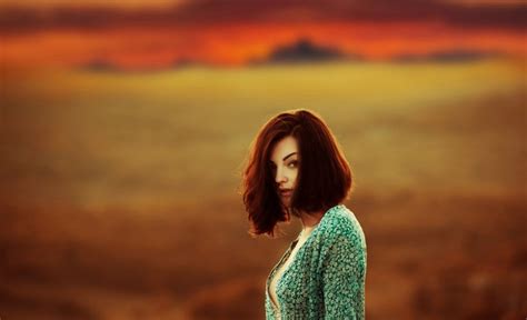 Sunlight Women Outdoors Women Model Sunset Looking At Viewer