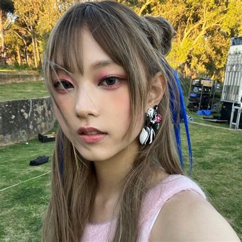 Newjeans Haerin Kpop Idol South Korean Girls Korean Girl Groups Denim