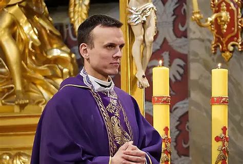 Ksiądz Rafał Główczyński czyli popularny w sieci ksiądz z osiedla