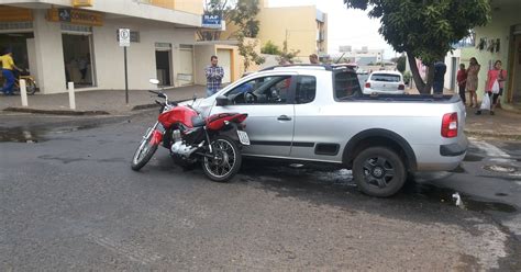G1 Motorista não respeita pare e atinge moto em cruzamento de