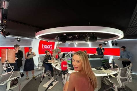 Amanda Holden Se Desnuda Completamente Durante Un Programa De Radio Marca