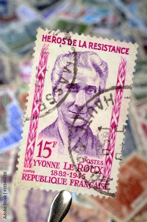 Foto de Yvonne Le Roux héros de la résistance timbres philatélie
