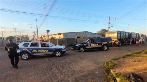 Homem é espancado por populares na rua suspeito de assediar garotinha