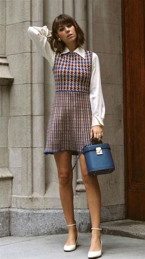 Groovy Sixties 24 Fabulous Photos Defined The 1960s Women S Fashion