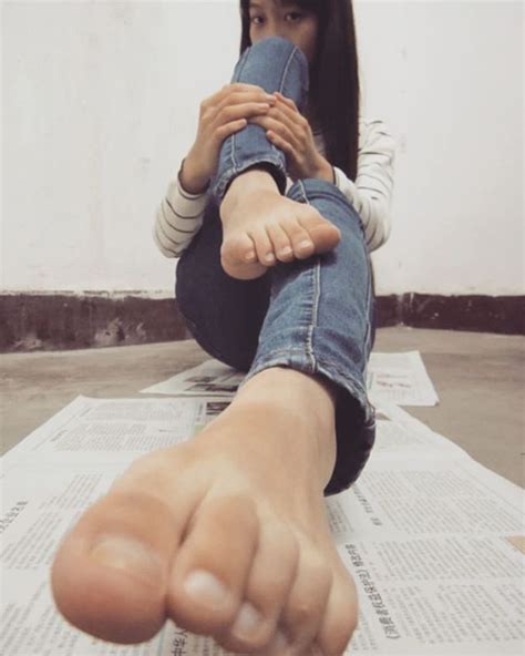 Fetiche De Pie Adolescente Asi Tico Fotos Er Ticas Y Porno