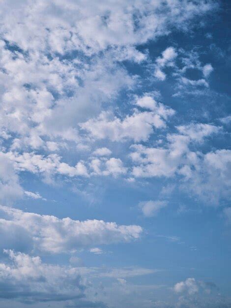 Cielo Azul Y Nubes Hermosas Foto Premium