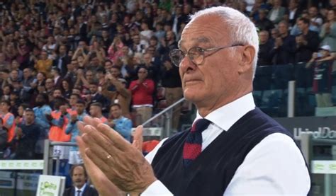 Ranieri in lacrime il tributo da brividi dei tifosi rossoblù Prima