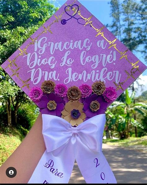 Birrete rosa con flores Birrete de graduación Birretes de graduacion