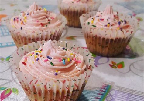 Cupcakes Con Buttercream De Vainilla Receta De Julieta Luparia Cookpad