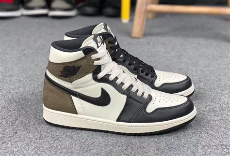 AIR JORDAN 1 mocha 新発売
