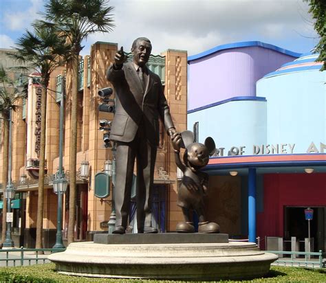 Walt Disney Et Mickey Au Parc Walt Disney Studios Disneyland Paris