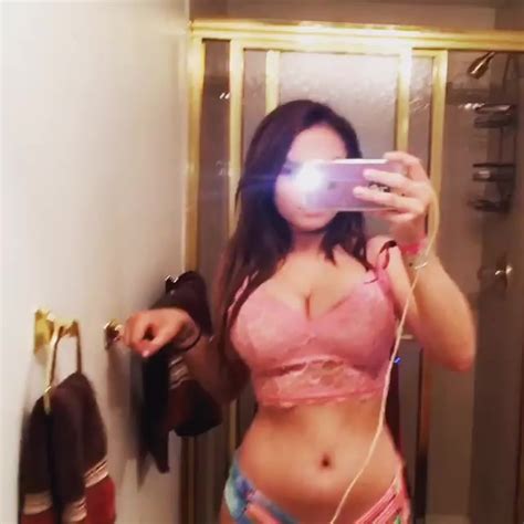 Watch Goldennfoxx AKA Shannon Bubb Shows Her Hot Body Porn Video