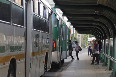 Trensurb reabre estações após protestos e ônibus circulam normalmente