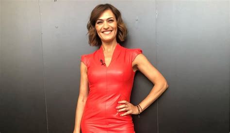 Aos 51 anos Fátima Lopes deixa se fotografar em topless e soma elogios