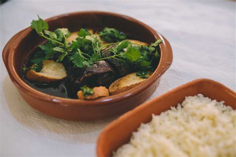 Descubra as Delícias da Lampreia e do Sável em Gondomar Receitas de